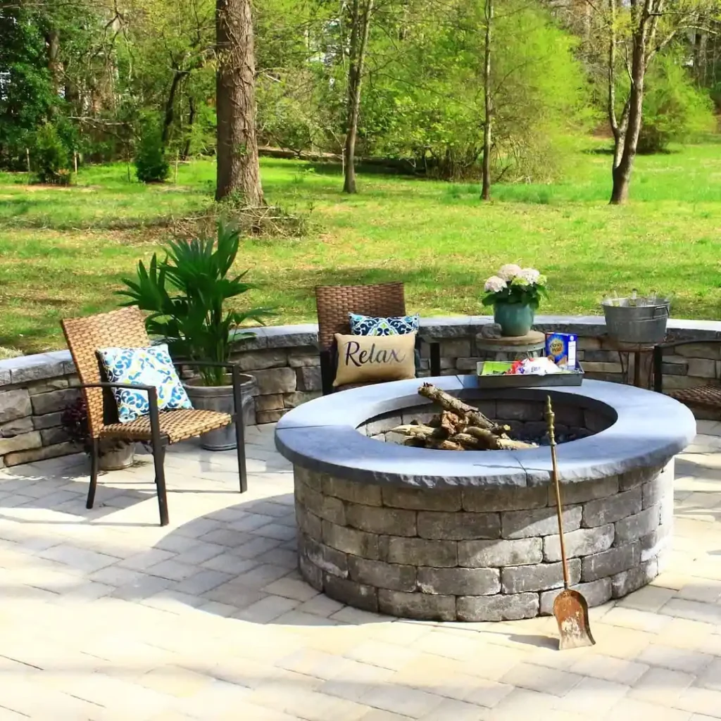 35 Cozy Bonfire Pit Ideas for Memorable Backyard Gatherings
