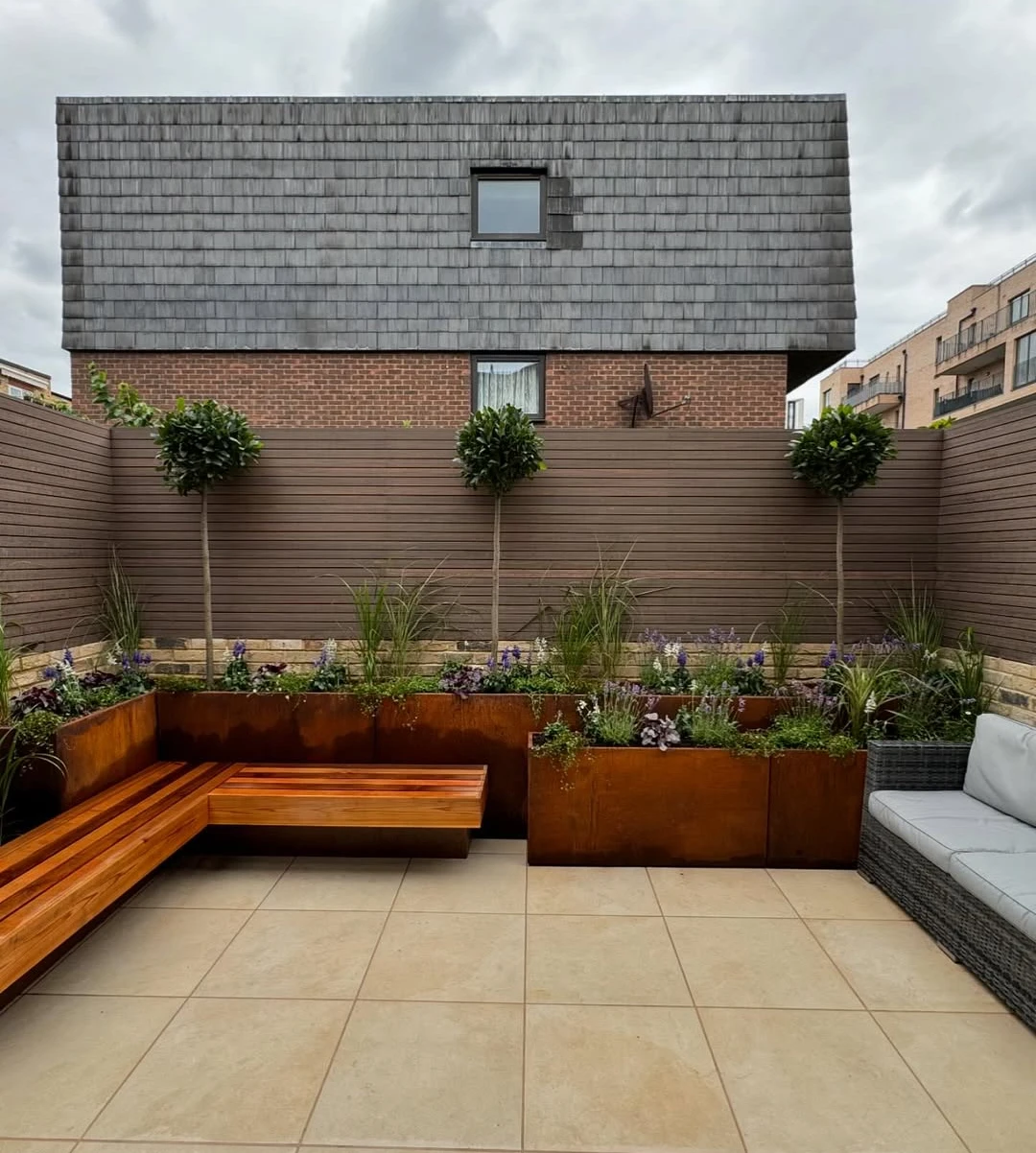 40 Low-Maintenance Small Courtyard Garden Ideas That Will Make You Swoon