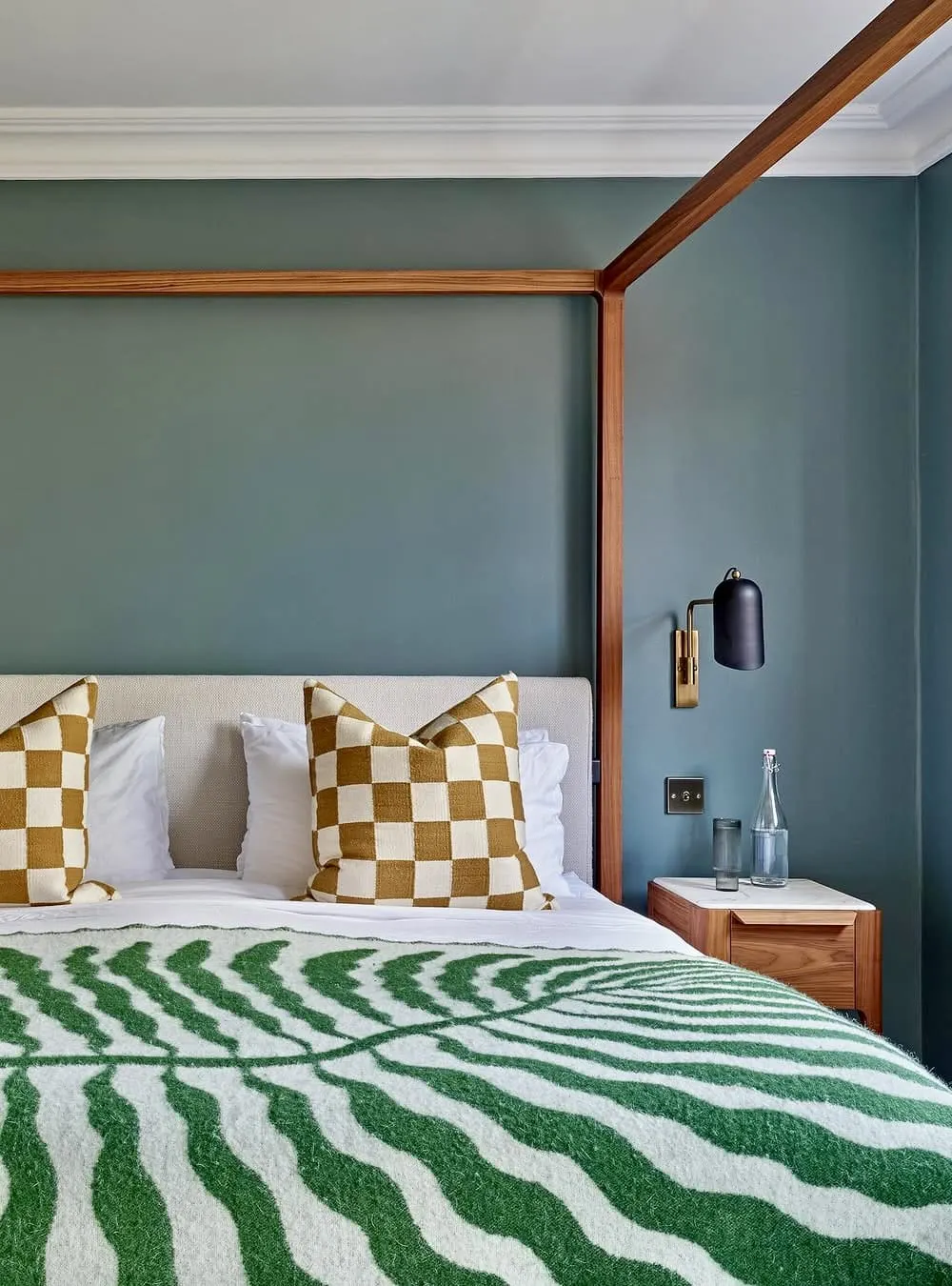 35 Simple Elderly Parents Bedroom Ideas For Every Budget To Make Them Feel Comfortable And Peaceful