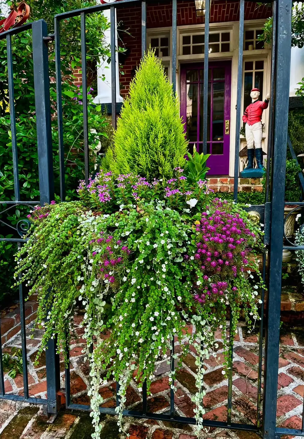 35 Breathtaking Flower Box Ideas To Refresh Your Windowsills