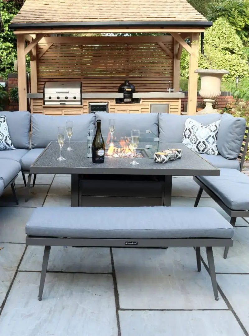 40 Outdoor BBQ Area Ideas That Make Cooking Outside Easy