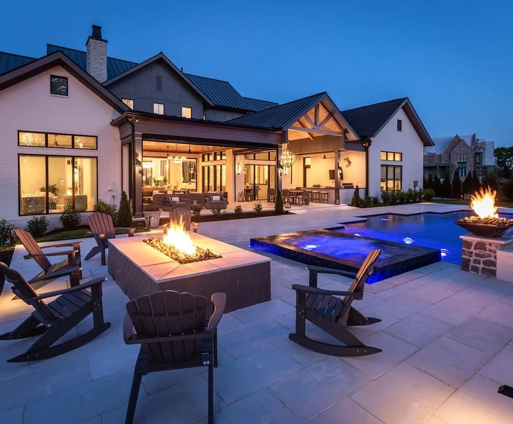 35 Sizzling Poolside Fire Pit Ideas to Ignite Your Backyard Oasis