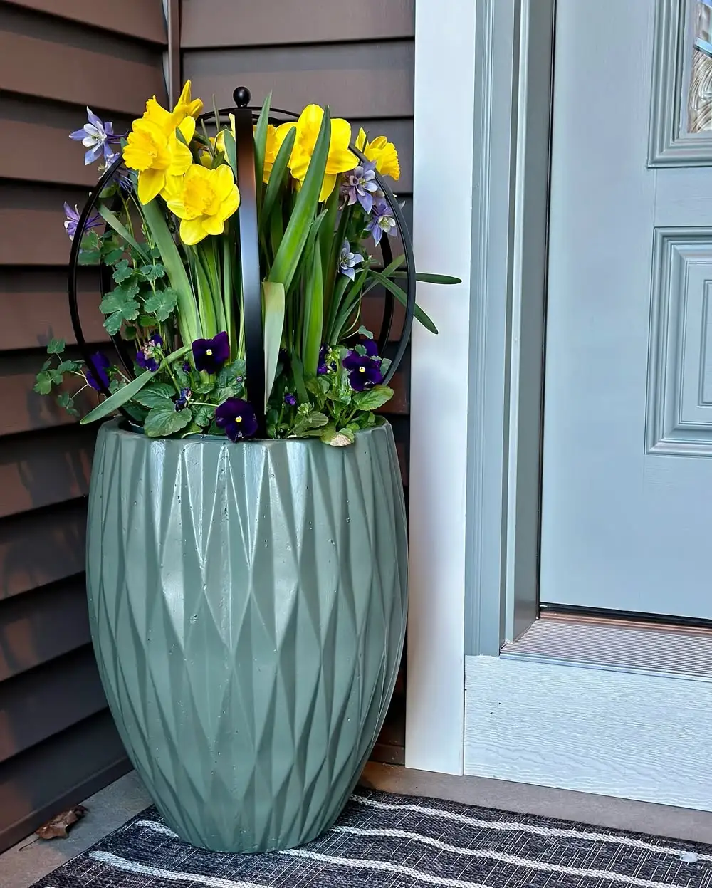 19 EXTRAORDINARY Front Porch Planter Ideas That Will CAPTIVATE Everyone ...