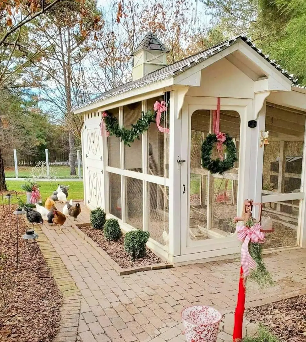 35 Clean & Easy Chicken Coop Designs for the Beginner Backyard Farmer
