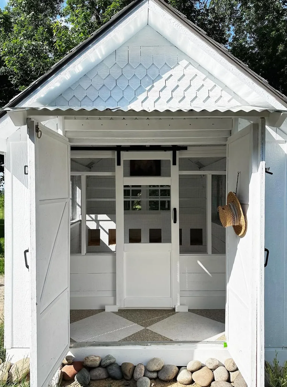 35 Clean & Easy Chicken Coop Designs for the Beginner Backyard Farmer