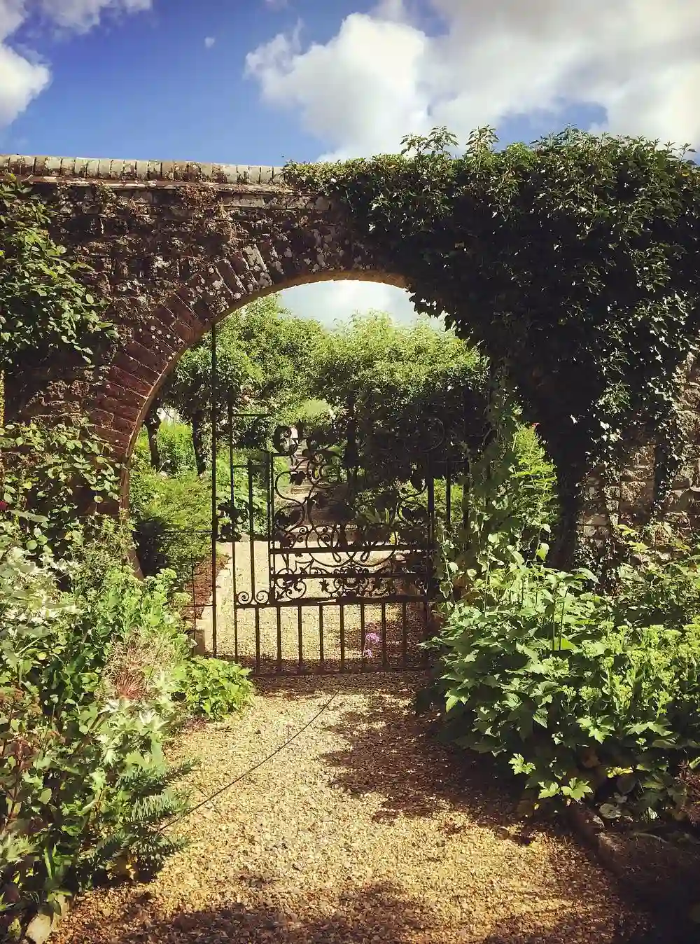 35 Stunning DIY Garden Moon Gate Ideas