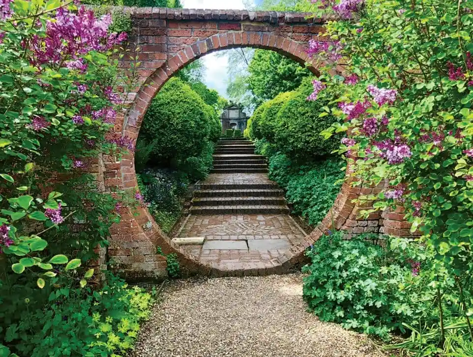 35 Stunning DIY Garden Moon Gate Ideas