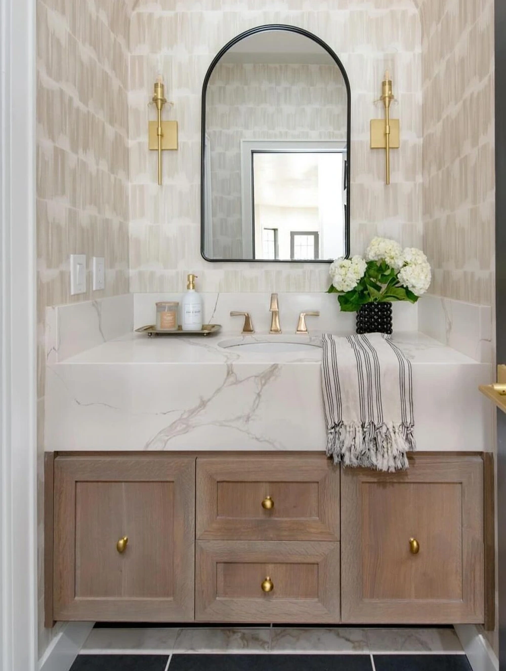 35 Unique Floating Vanity Ideas With Mirror For Small Bathrooms (Sleek ...