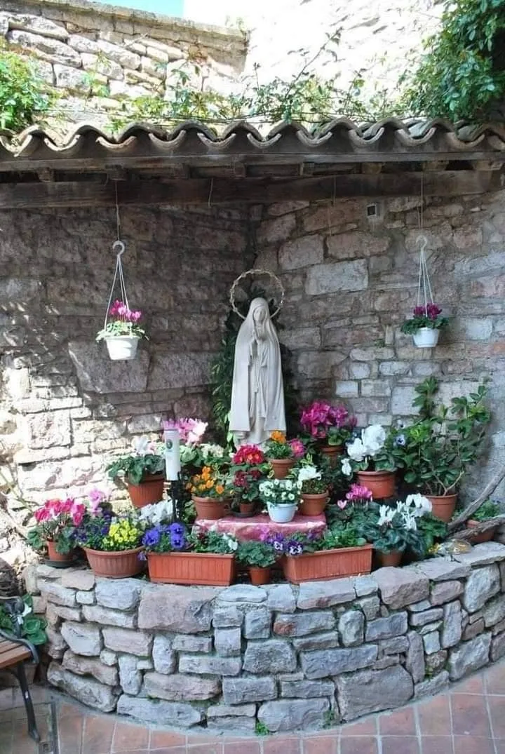 31 Mind-Blowing Grotto Garden Ideas That Will Make Your Yard the Most ...
