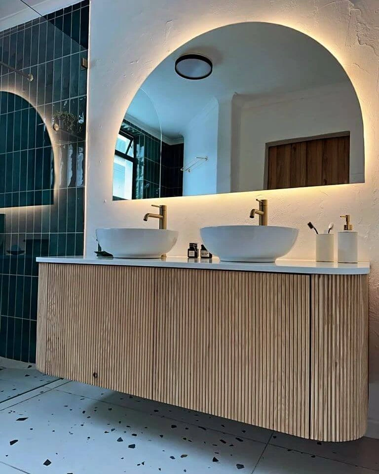 35 Unique Floating Vanity Ideas With Mirror For Small Bathrooms (Sleek ...