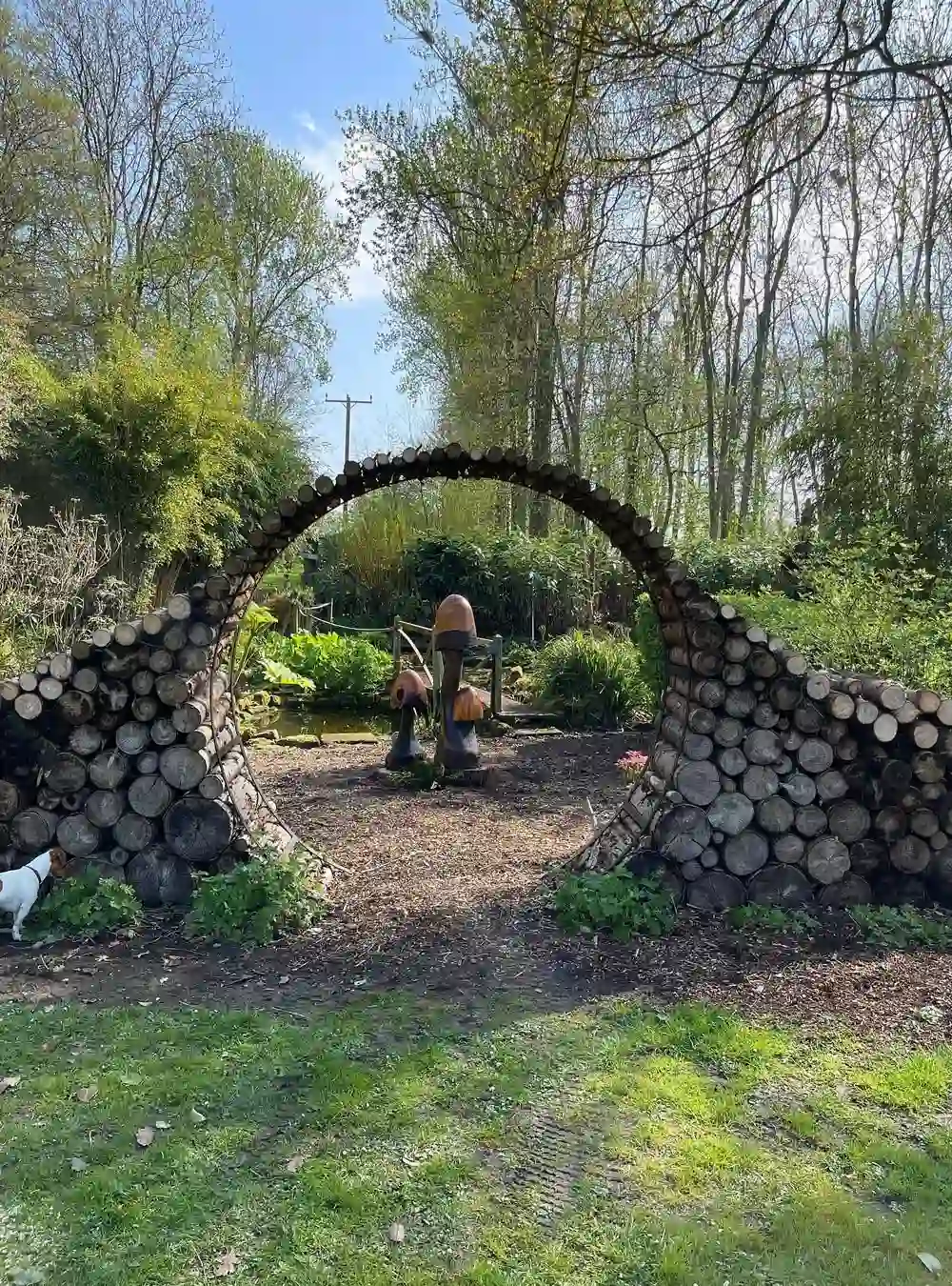 35 Stunning DIY Garden Moon Gate Ideas