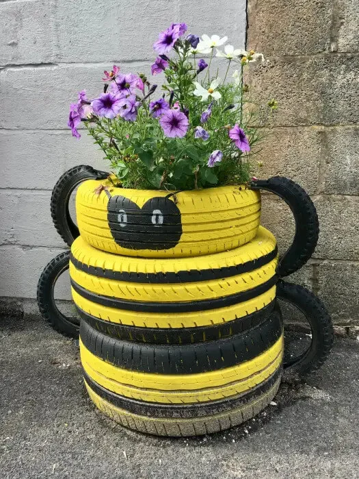 35 Brilliant DIY Tire Planter Ideas That'll Beautify Your Garden on a ...