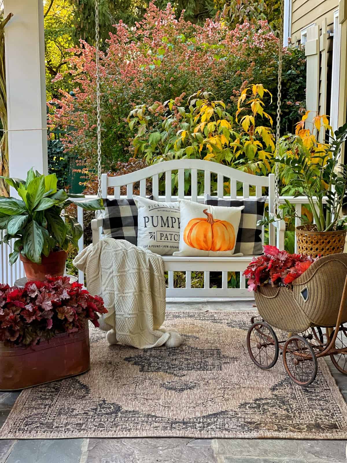 35 Simple Small Fall Porch Ideas That You NEED Before Autumn Ends