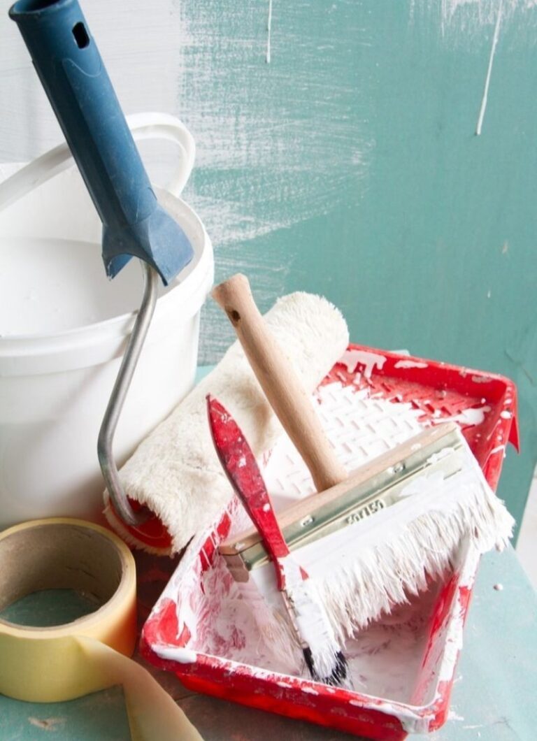 How To Paint A Ceiling Without Splatter Or Mess (Complete Beginners Guide)