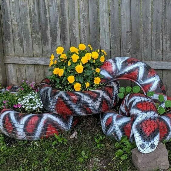 35 Brilliant DIY Tire Planter Ideas That'll Beautify Your Garden on a ...
