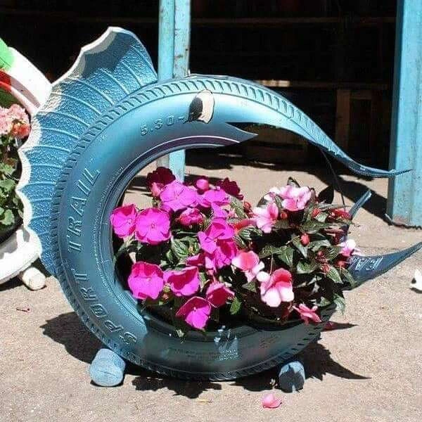 35 Brilliant DIY Tire Planter Ideas That'll Beautify Your Garden on a ...