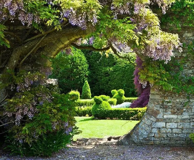 35 Stunning DIY Garden Moon Gate Ideas