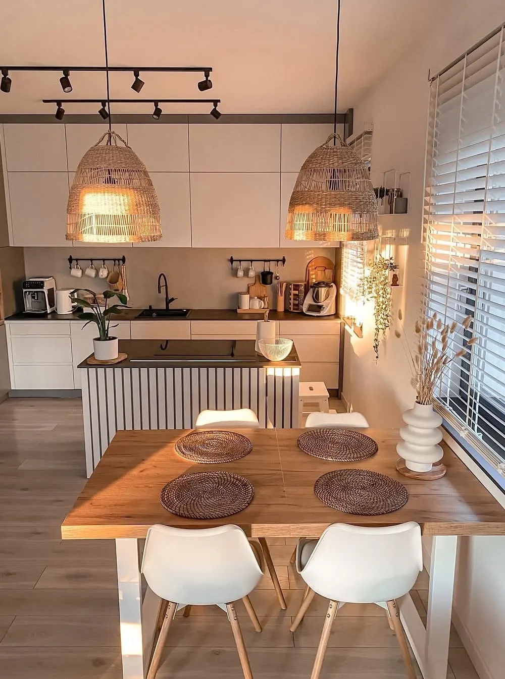 36 Homey Farmhouse Kitchen Ideas That’ll Make Your Home Instantly Cozier