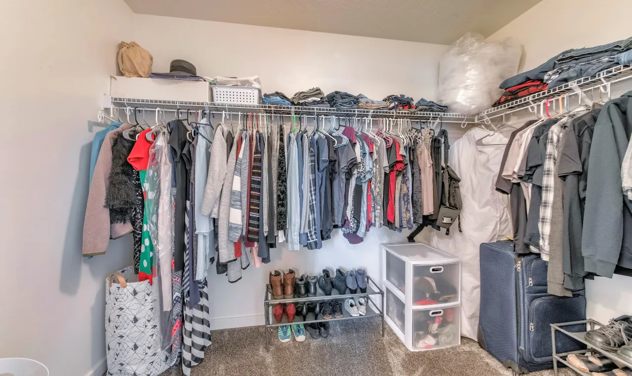 Where Do You Put Your Winter Clothes? 11 Tiny Home Storage Fails Nobody ...
