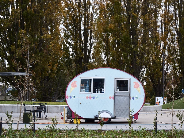 Why Smart Money Is Choosing Mobile Homes Over Tiny Houses in 2026