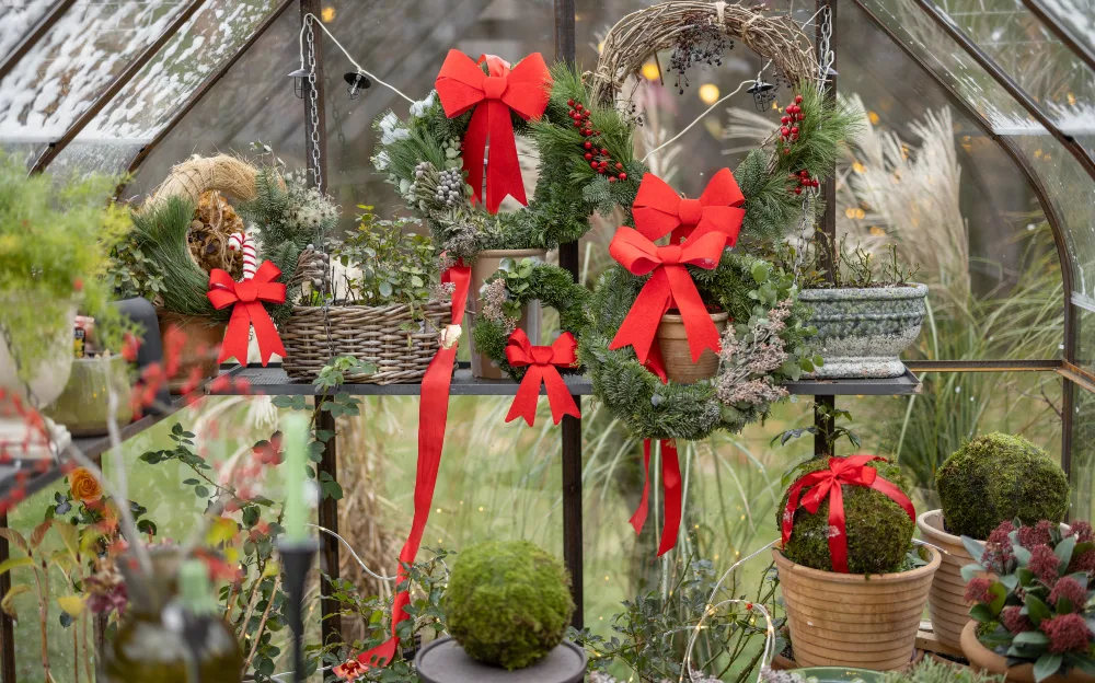 32 Magical Outdoor Decor Ideas to Make Your Garden Christmas Ready