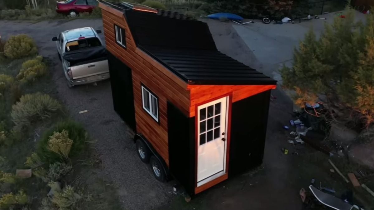 This Guy Built Tiny Home For Under $8000 (Here's How this LOOKS) - Farm ...